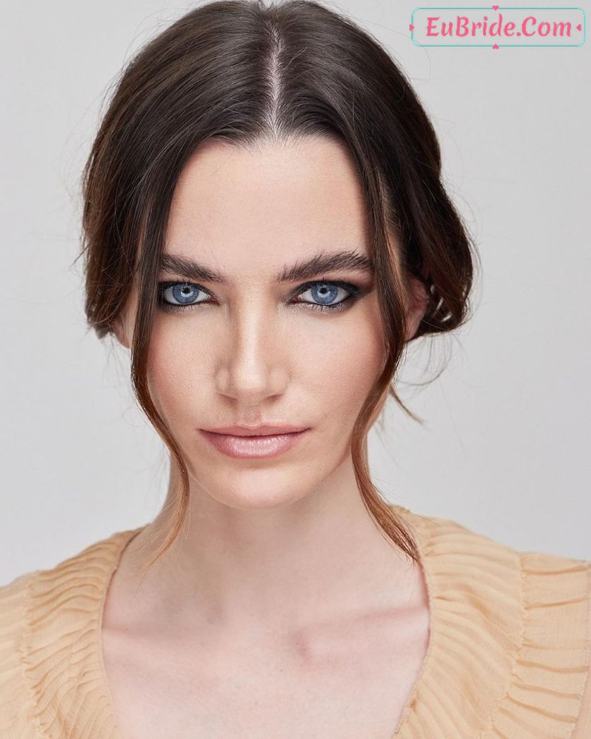 French Brides: Find Single French Women for Marriage